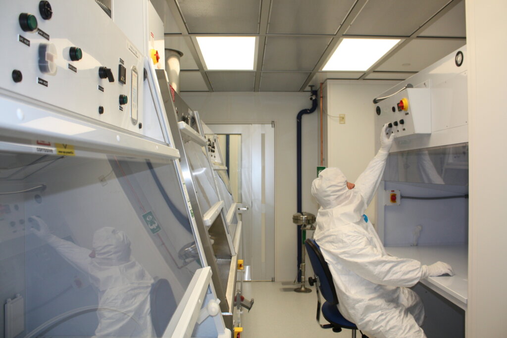 UMass Amherst Clean Room Labs - SMMA